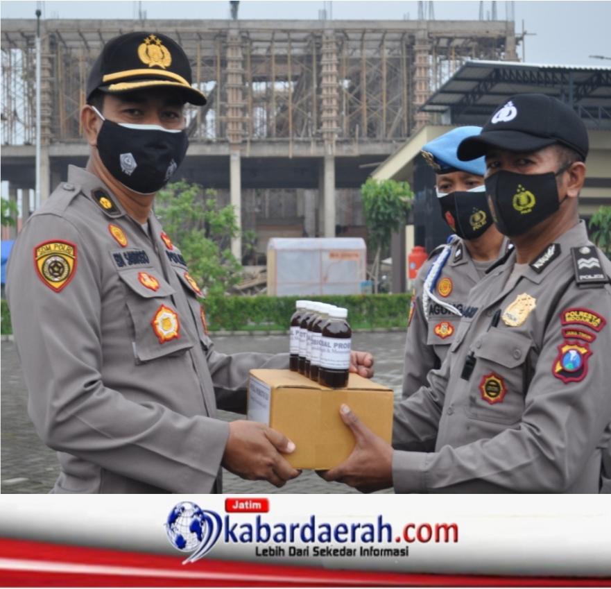 Laksanakan PPKM, Kapolresta Sidoarjo Bekali Anggota Dengan Suplemen ... Laksanakan PPKM, Kapolresta Sidoarjo Bekali Anggota Dengan Suplemen ...