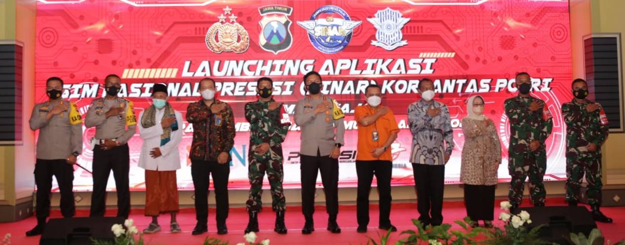 Polri Luncurkan Aplikasi Polri Luncurkan Aplikasi